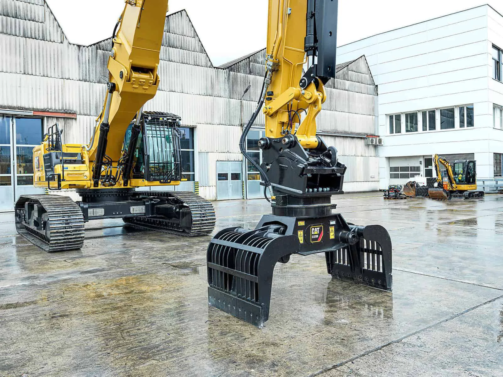 NEW CAT® 340 UHD DEMOLITION EXCAVATOR FEATURES HIGHER VERTICAL REACH ...